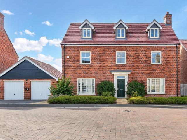 5 bedroom detached house for sale