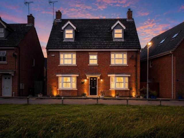 5 bedroom detached house for sale