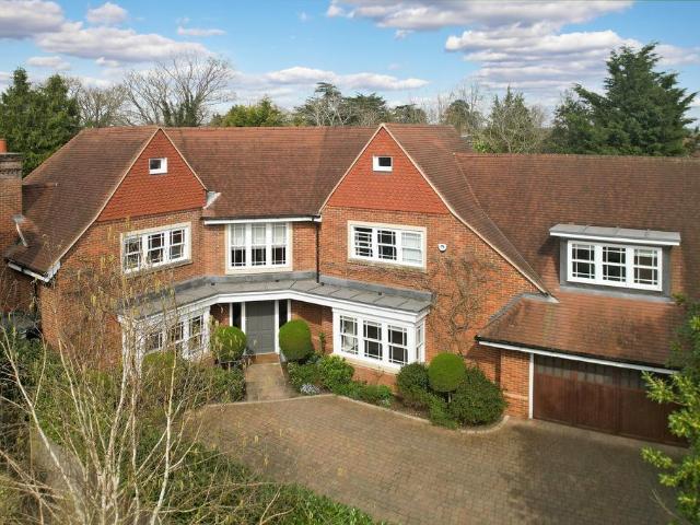5 bedroom detached house for sale