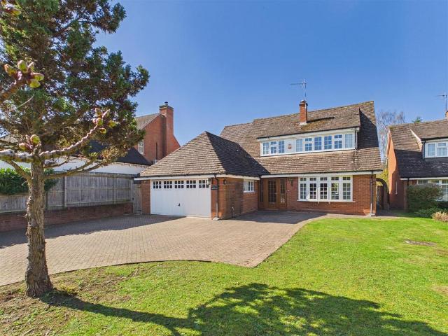 5 bedroom detached house for sale