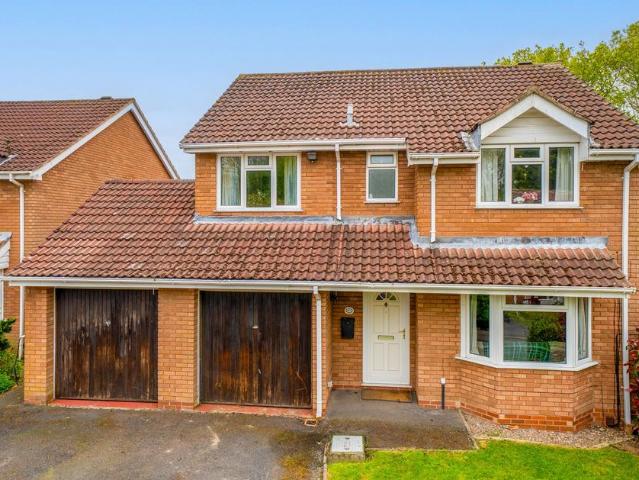 5 bedroom detached house for sale