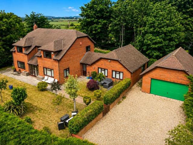 5 bedroom detached house for sale