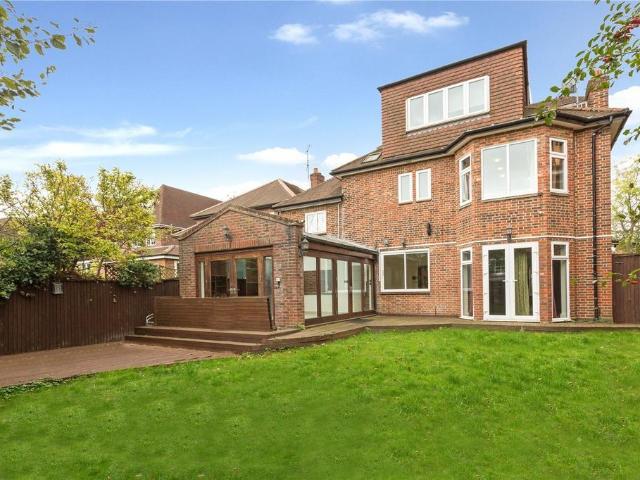 5 bedroom detached house for sale
