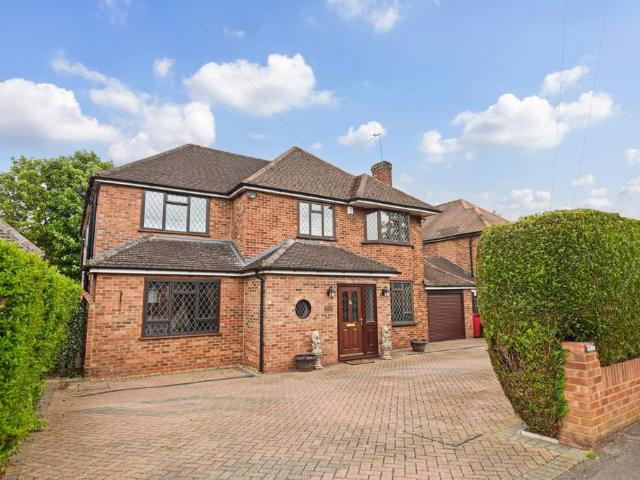 5 bedroom detached house for sale