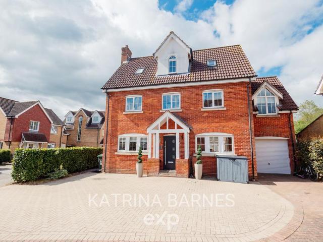 5 bedroom detached house for sale