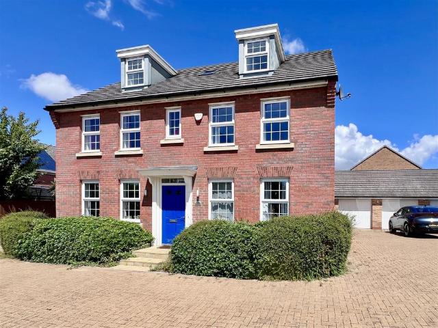 5 bedroom detached house for sale