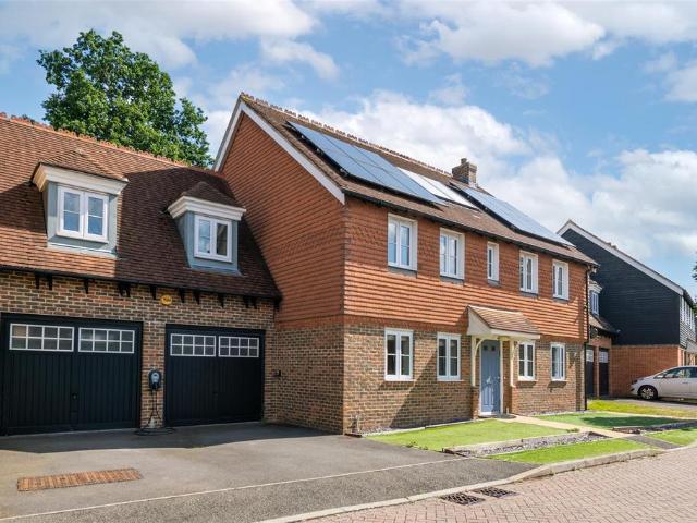 5 bedroom detached house for sale