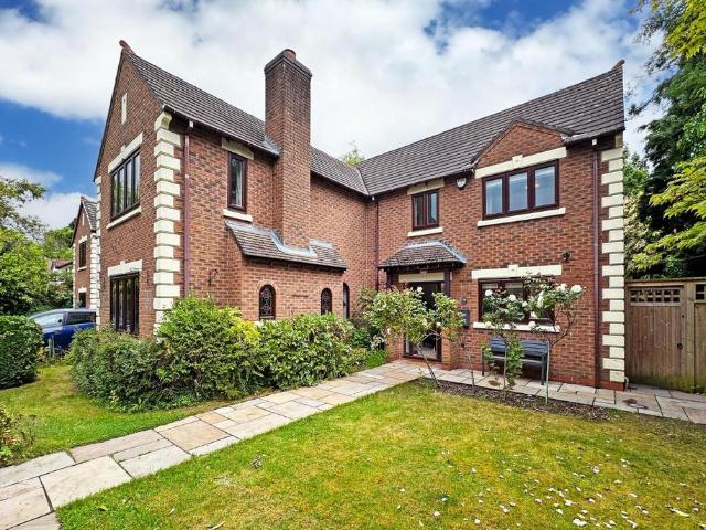 5 bedroom detached house for sale