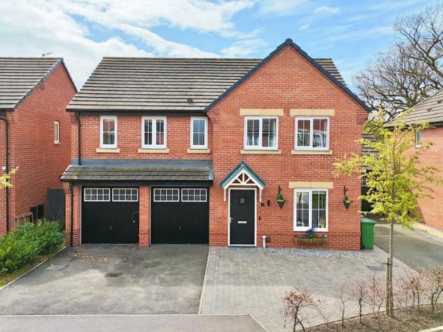 5 bedroom detached house for sale