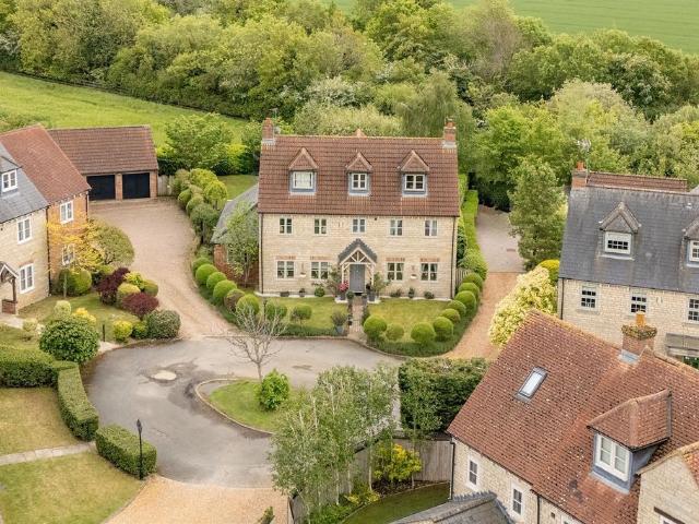 5 bedroom detached house for sale