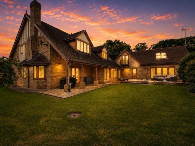 5 bedroom detached house for sale