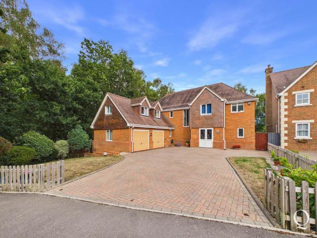 5 bedroom detached house for sale