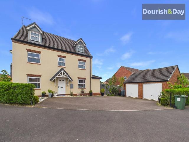 5 bedroom detached house for sale
