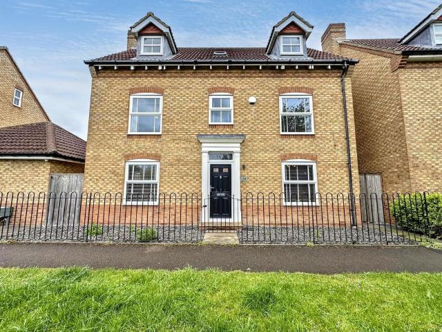 5 bedroom detached house for sale