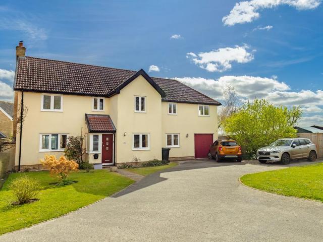 5 bedroom detached house for sale