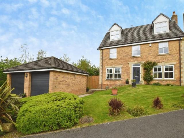 5 bedroom detached house for sale
