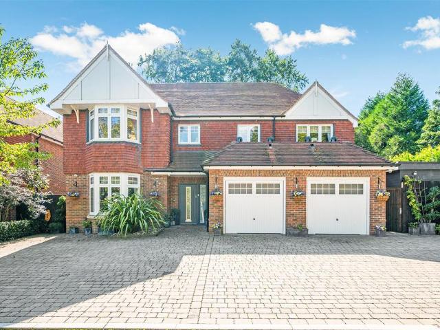 5 bedroom detached house for sale