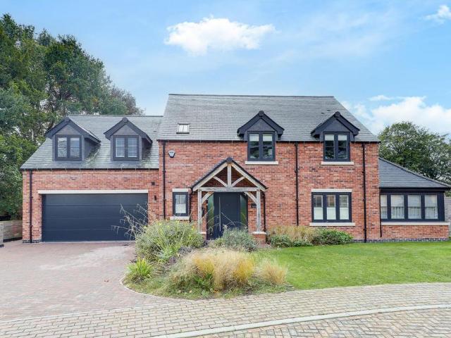 5 bedroom detached house for sale