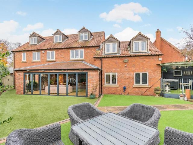 5 bedroom detached house for sale