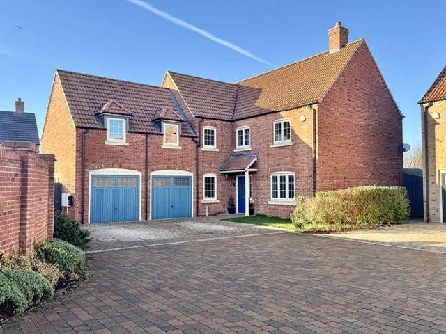 5 bedroom detached house for sale