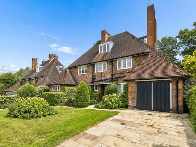 5 bedroom detached house for sale