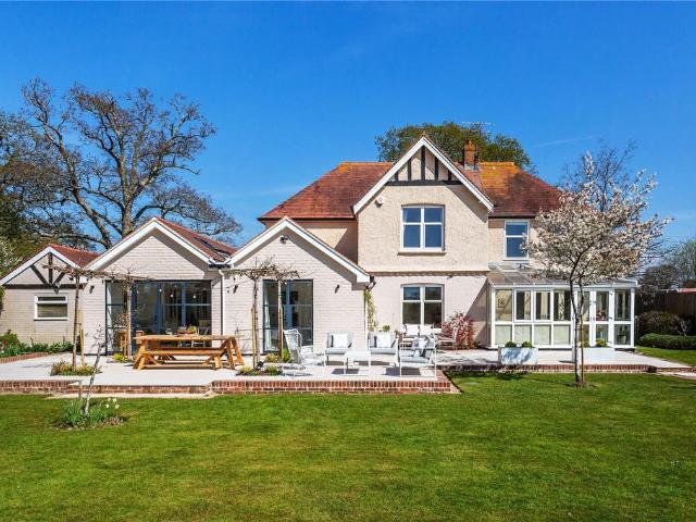 5 bedroom detached house for sale