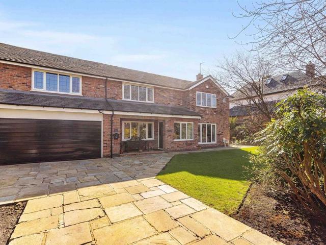 5 bedroom detached house for sale