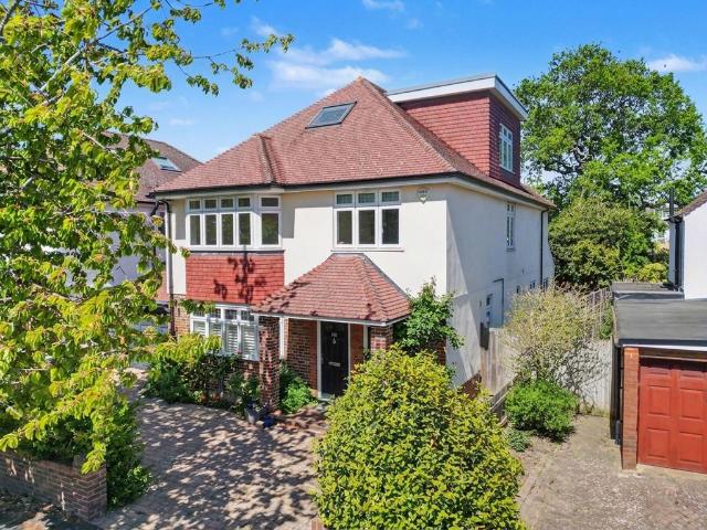 5 bedroom detached house for sale