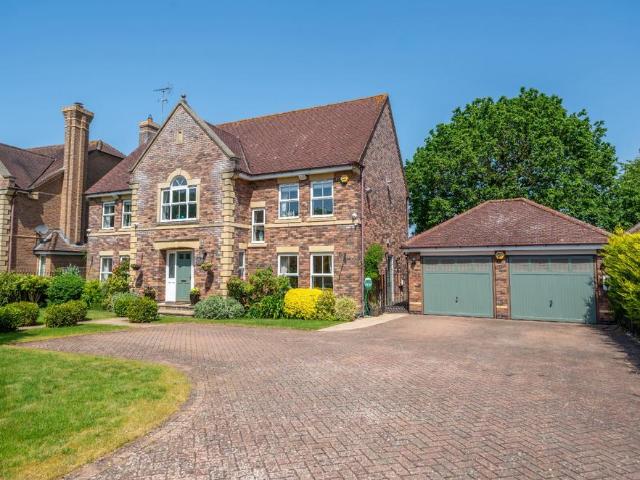5 bedroom detached house for sale
