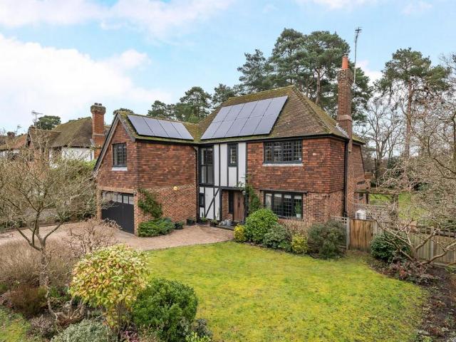 5 bedroom detached house for sale