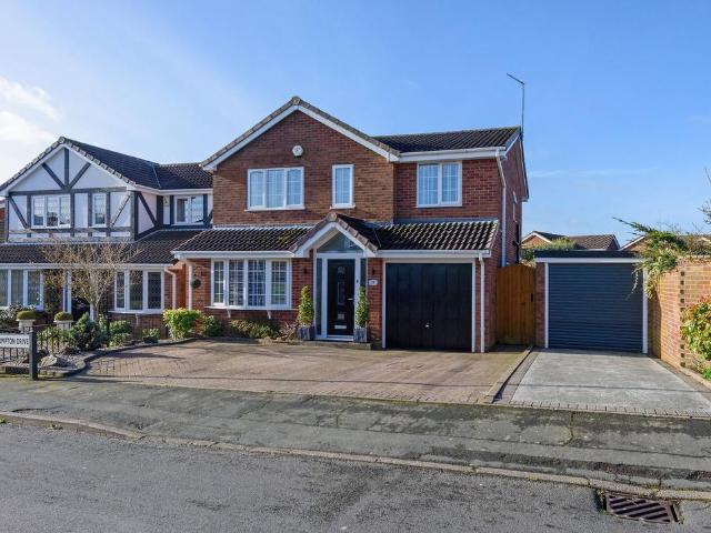 5 bedroom detached house for sale