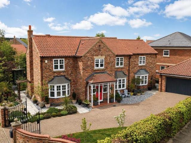 5 bedroom detached house for sale