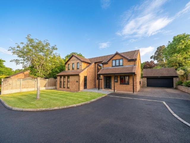 5 bedroom detached house for sale