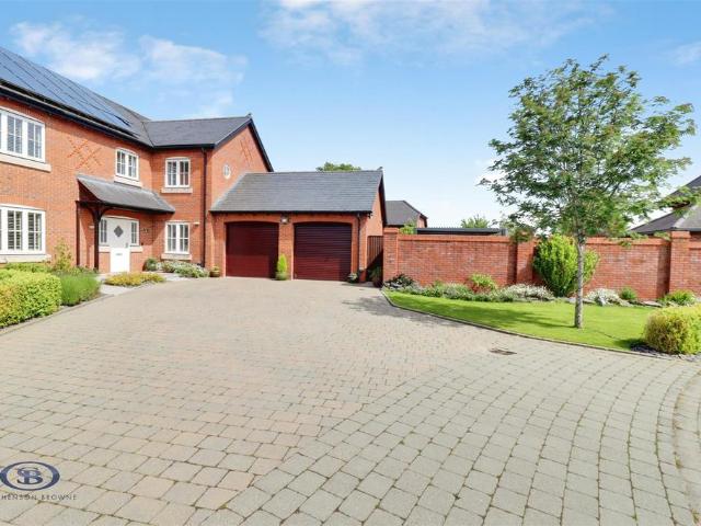 5 bedroom detached house for sale