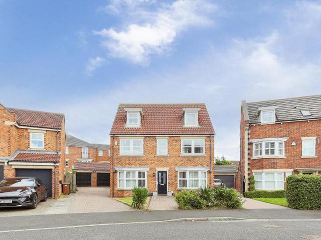 5 bedroom detached house for sale