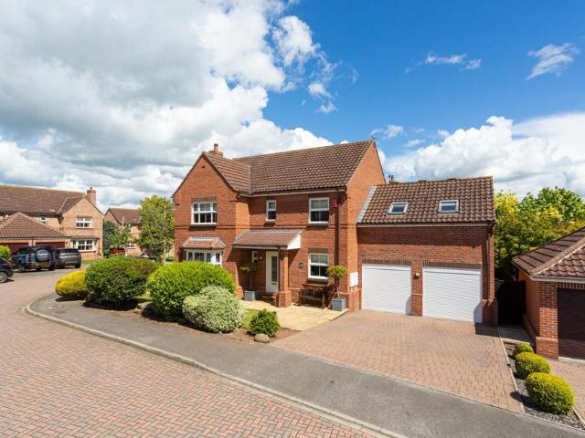 5 bedroom detached house for sale