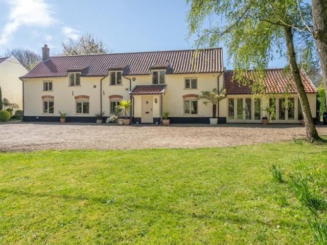 5 bedroom detached house for sale