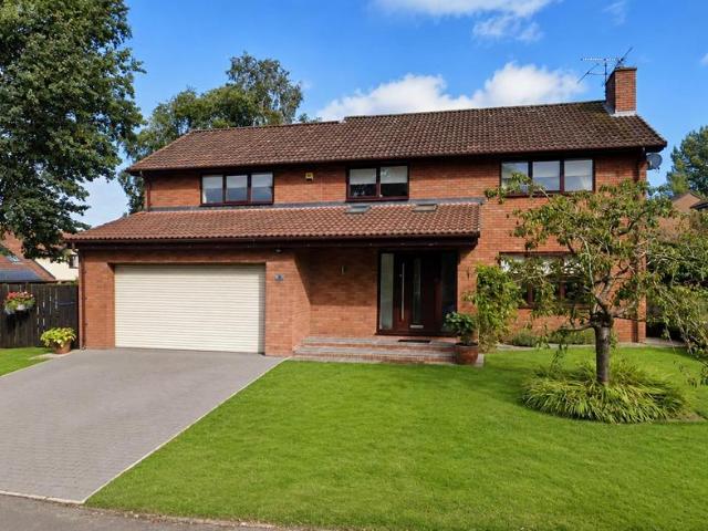 5 bedroom detached house for sale