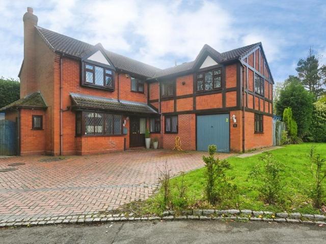 5 bedroom detached house for sale