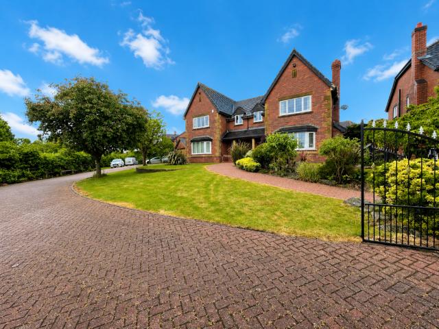 5 bedroom detached house for sale