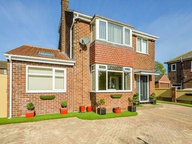 5 bedroom detached house for sale in 140 Street Lane Gildersome LS27 7JB LS27
