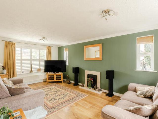 5 bedroom detached house for sale in Heathfields, Downend, Bristol, BS16