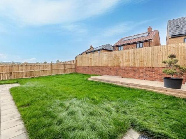 5 bedroom detached house for sale in Hall Chase, Callerton, Newcastle Upon Tyne, NE5