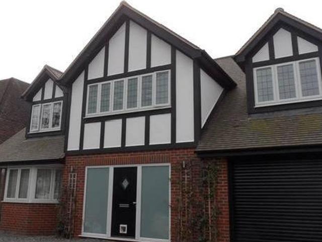 5 bedroom detached house for sale in 5 BEDROOM DETACHED HOUSE WOODFORD GREEN IG8