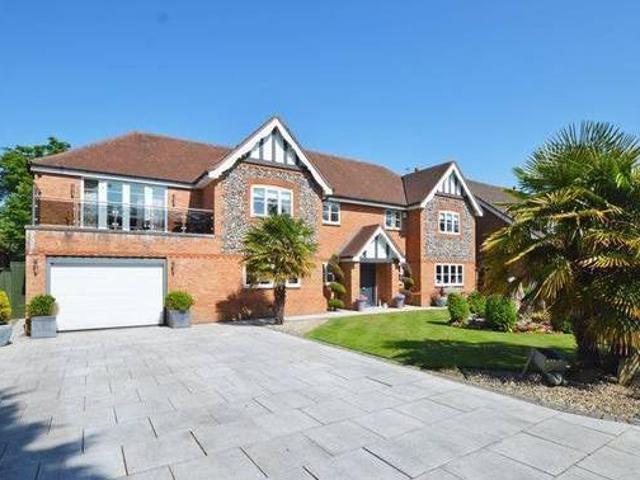 5 bedroom detached house for sale in 5 Hurstdene Close PoultonLeFylde FY6 7DD FY6