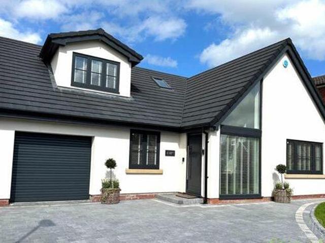 5 Bedroom Detached House For Sale In Cotswold Avenue, Lowton