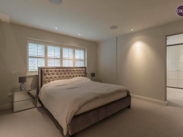 5 bedroom detached house for sale in Cottage Close, Cassiobury, WD17