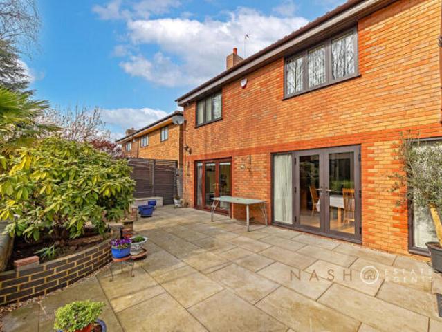 5 bedroom detached house for sale in Colesbourne Drive, Milton Keynes, MK15