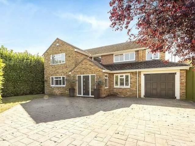 5 bedroom detached house for sale in Common Wood Farnham Common Buckinghamshire SL2