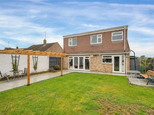 5 bedroom detached house for sale in Coniston Road, Gunthorpe, Peterborough, PE4